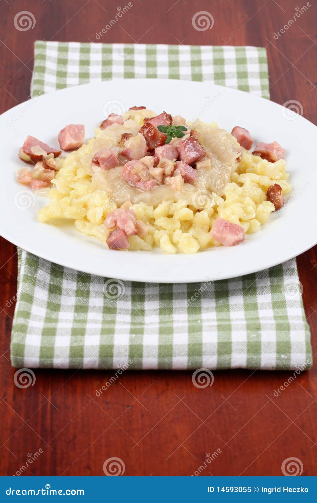 Alimento Nacional Eslovaco - Halushky Imagen de archivo - Imagen de ...