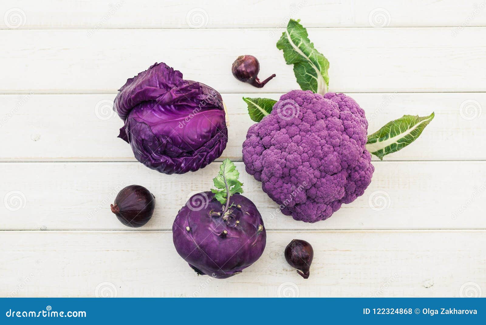 Alimento Roxo Em Uma Tabela Foto de Stock - Imagem de agricultura, roxo ...