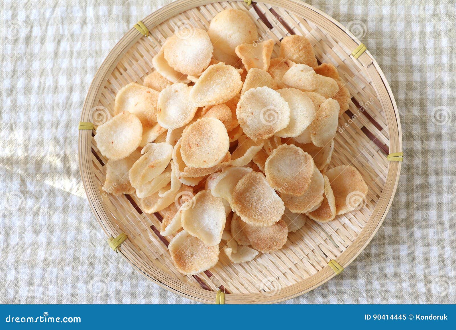 Alimento Tradizionale Indonesiano, Cracker Della Tapioca Immagine Stock ...