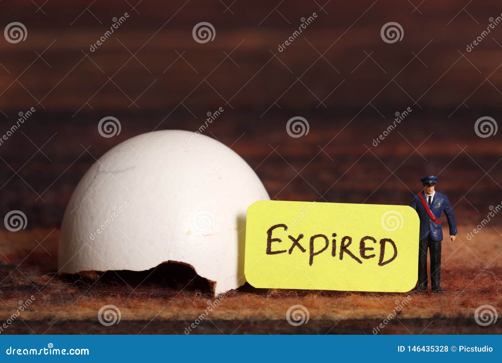 Alimentos caducados foto de archivo. Imagen de escrito - 146435328