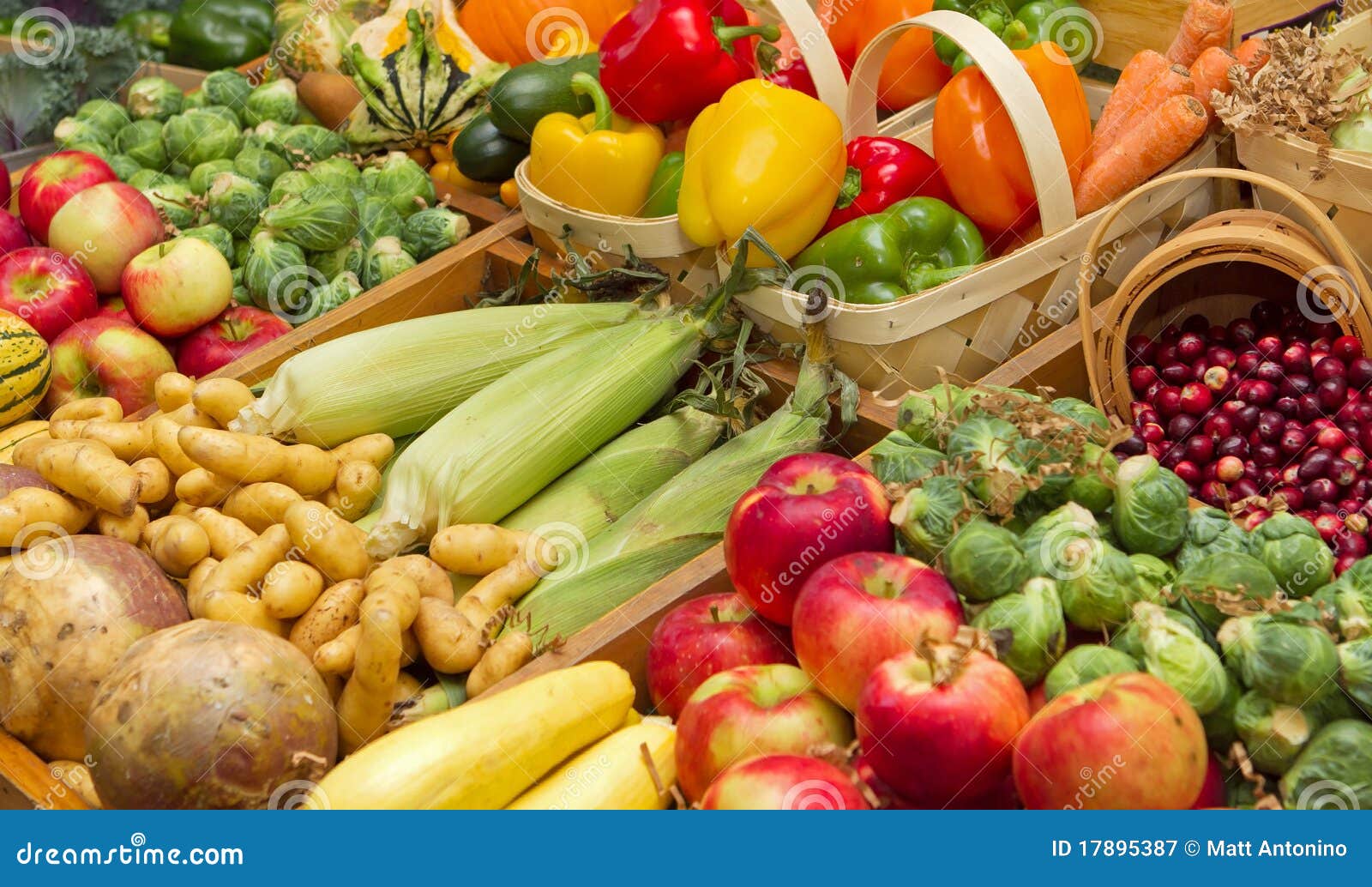 Alimentos de la cosecha imagen de archivo. Imagen de vegetariano - 17895387