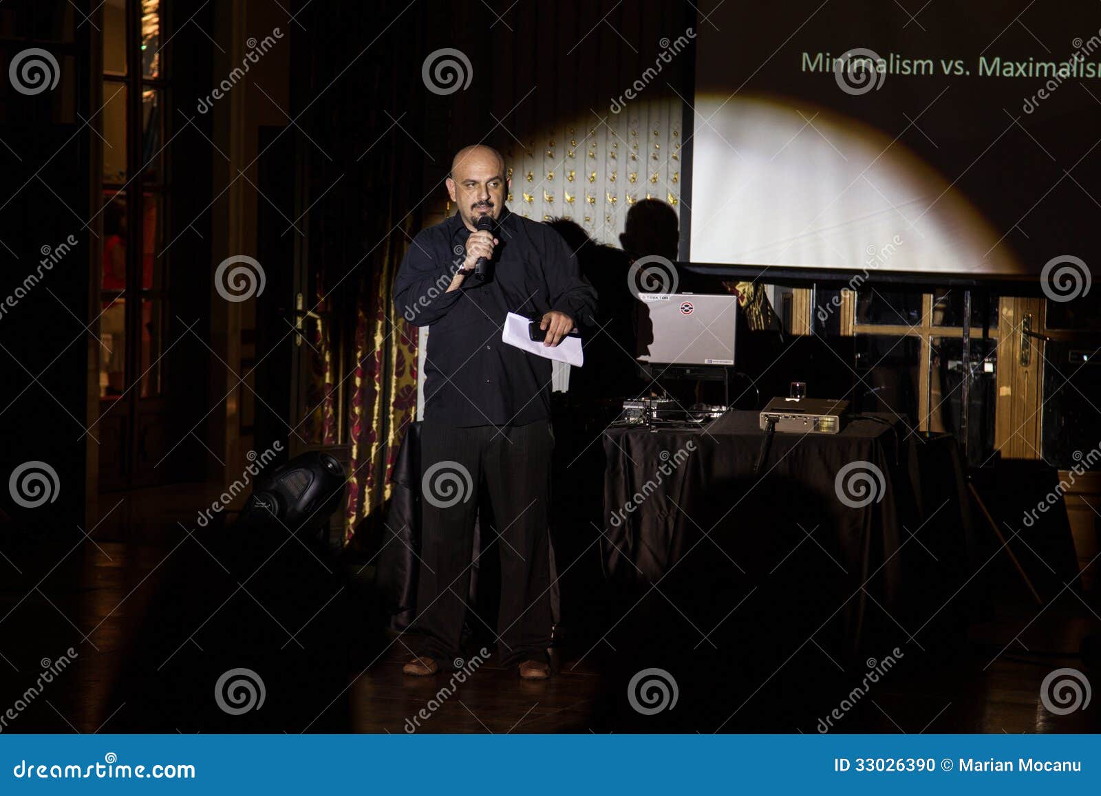 Alin Galatescu editorial image. Image of show, critic - 33026390