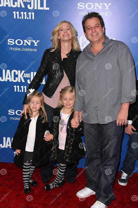 Allen Covert imagen editorial. Imagen de familia, mundo - 38005415