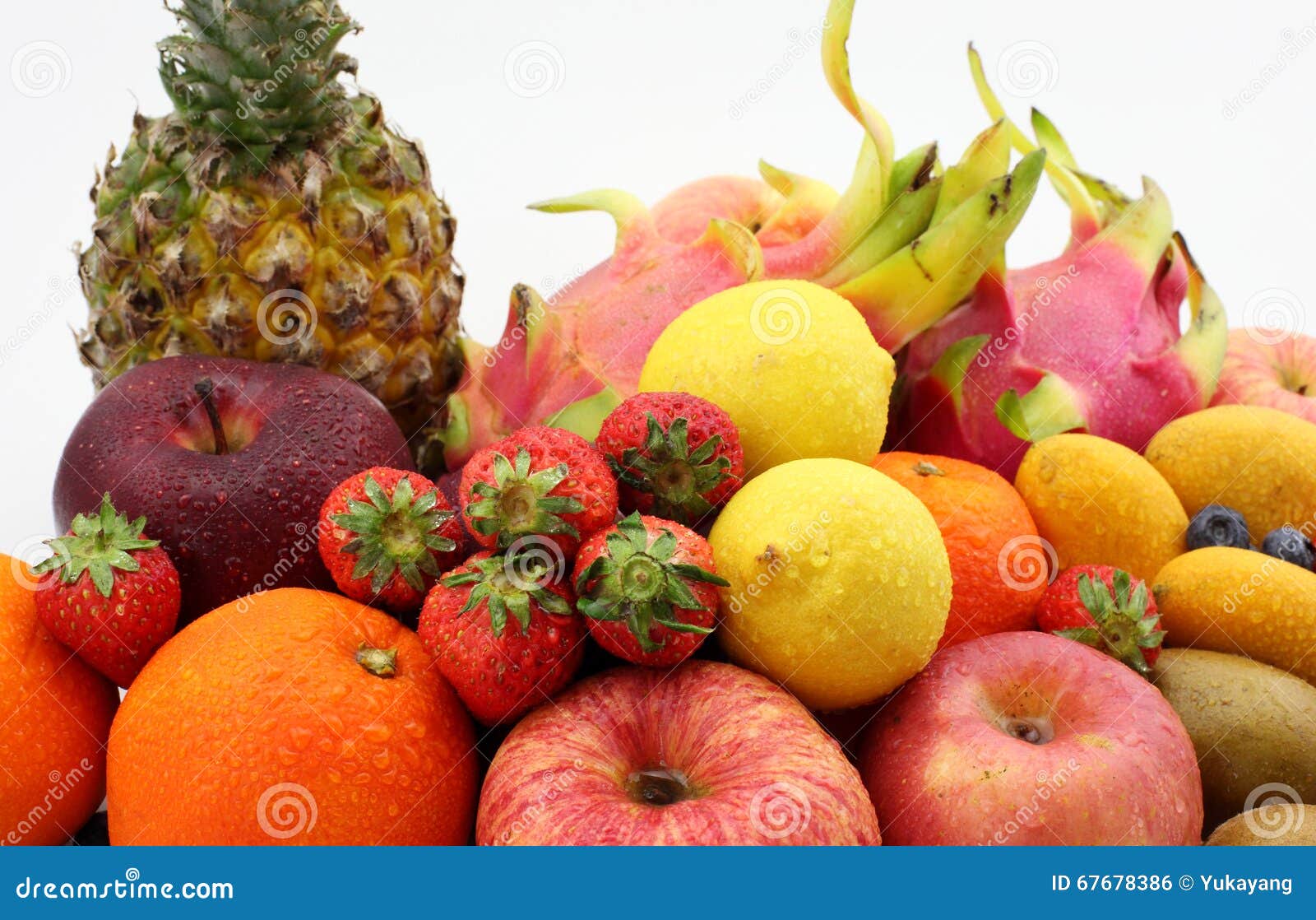 Allerlei fruit stock foto. Image of aardbei, installatie - 67678386