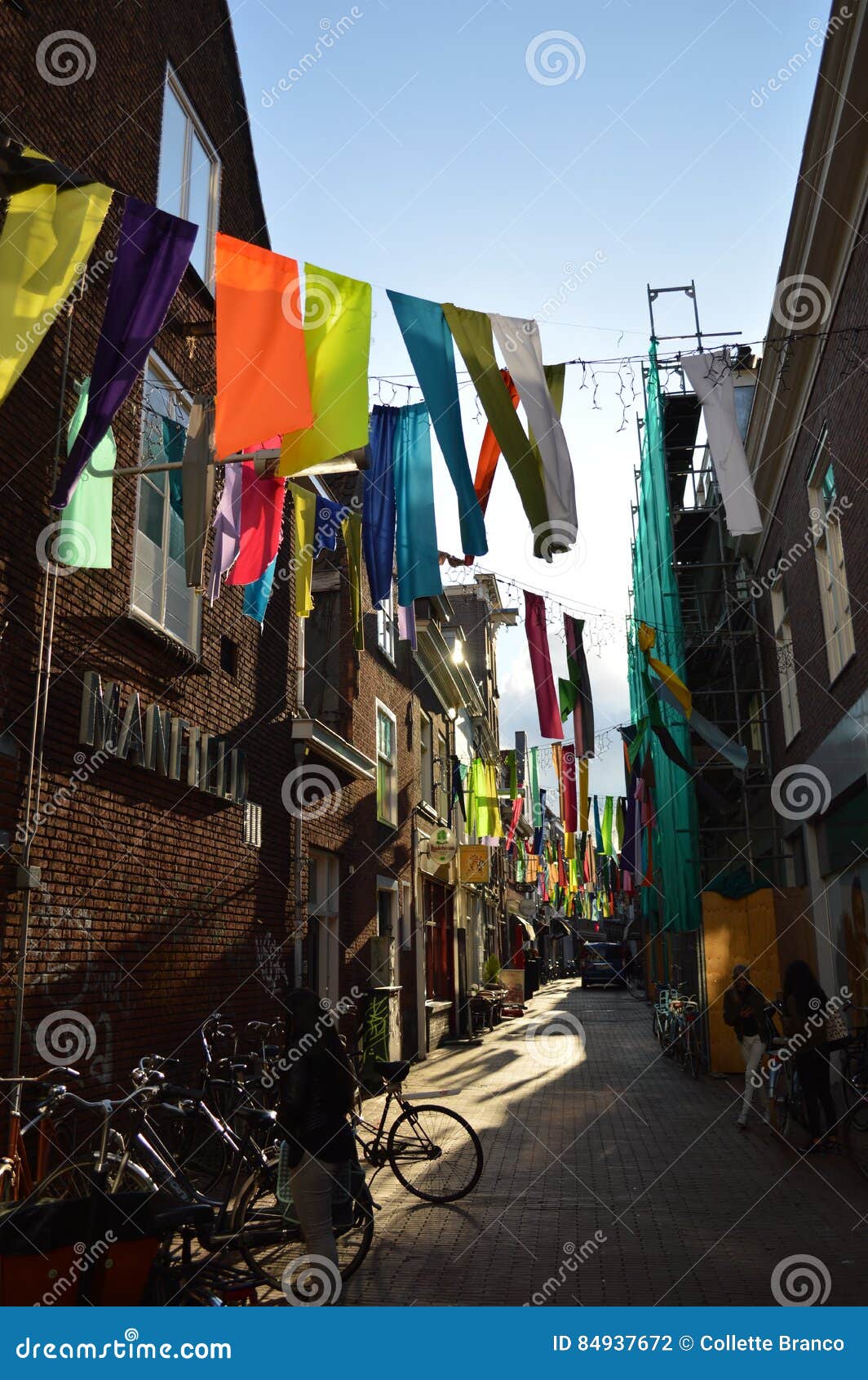 Alley with Clothes Line editorial photography. Image of colorful - 84937672