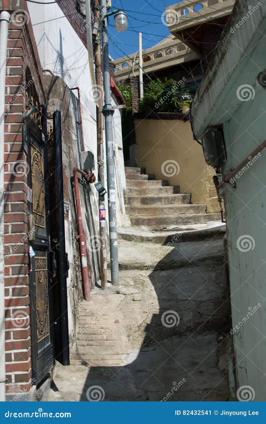 Alley editorial photo. Image of architecture, door, alley - 82432541