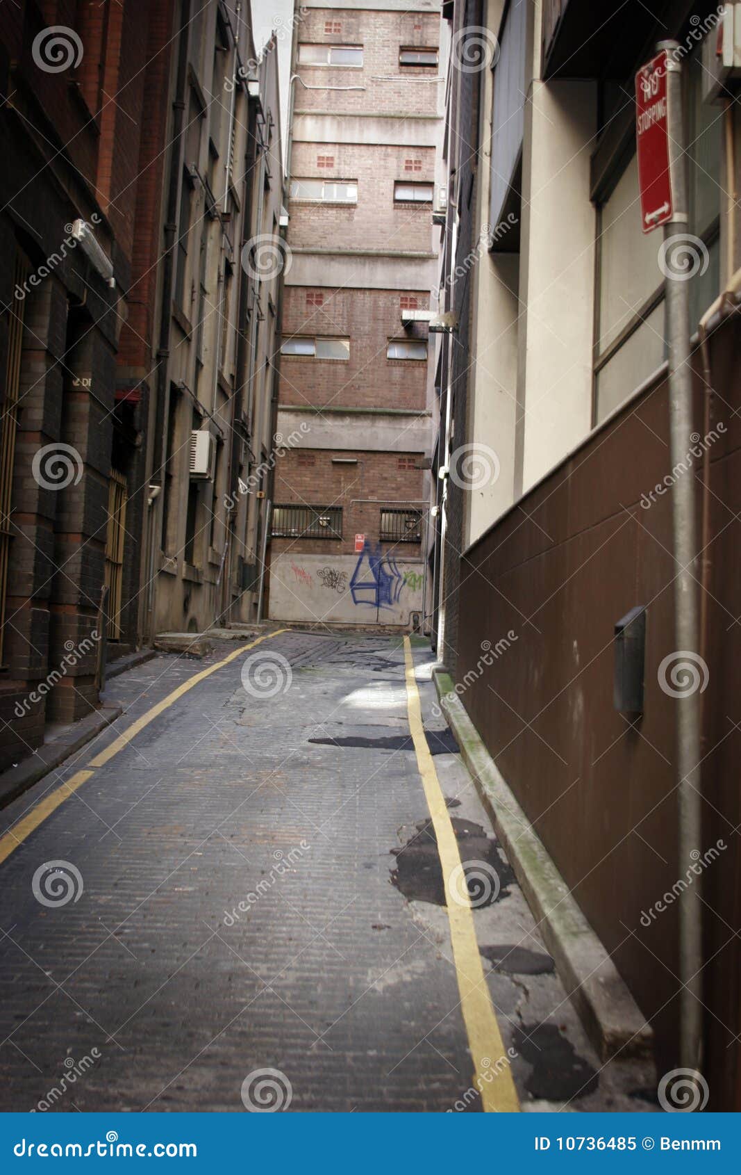 Alleyway stock image. Image of passage, brick, black - 10736485