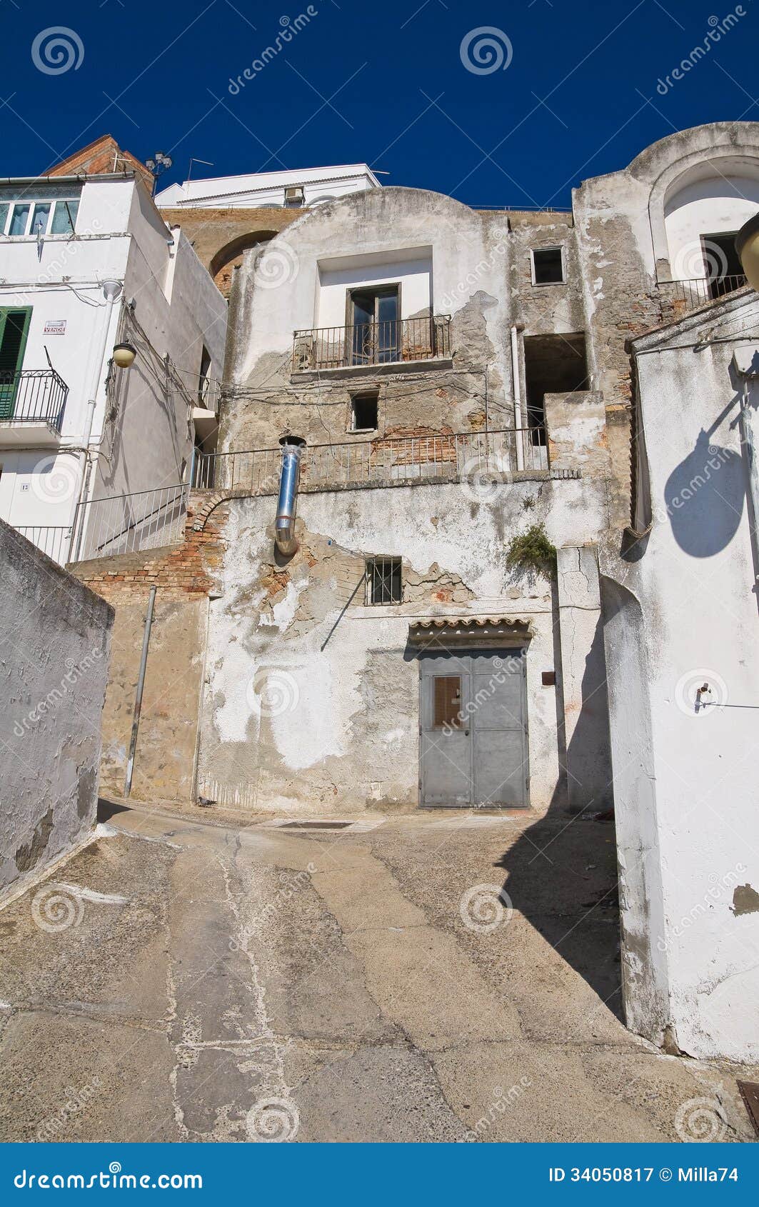 Alleyway. Pisticci. Basilicata. Italy. Stock Image - Image of ...