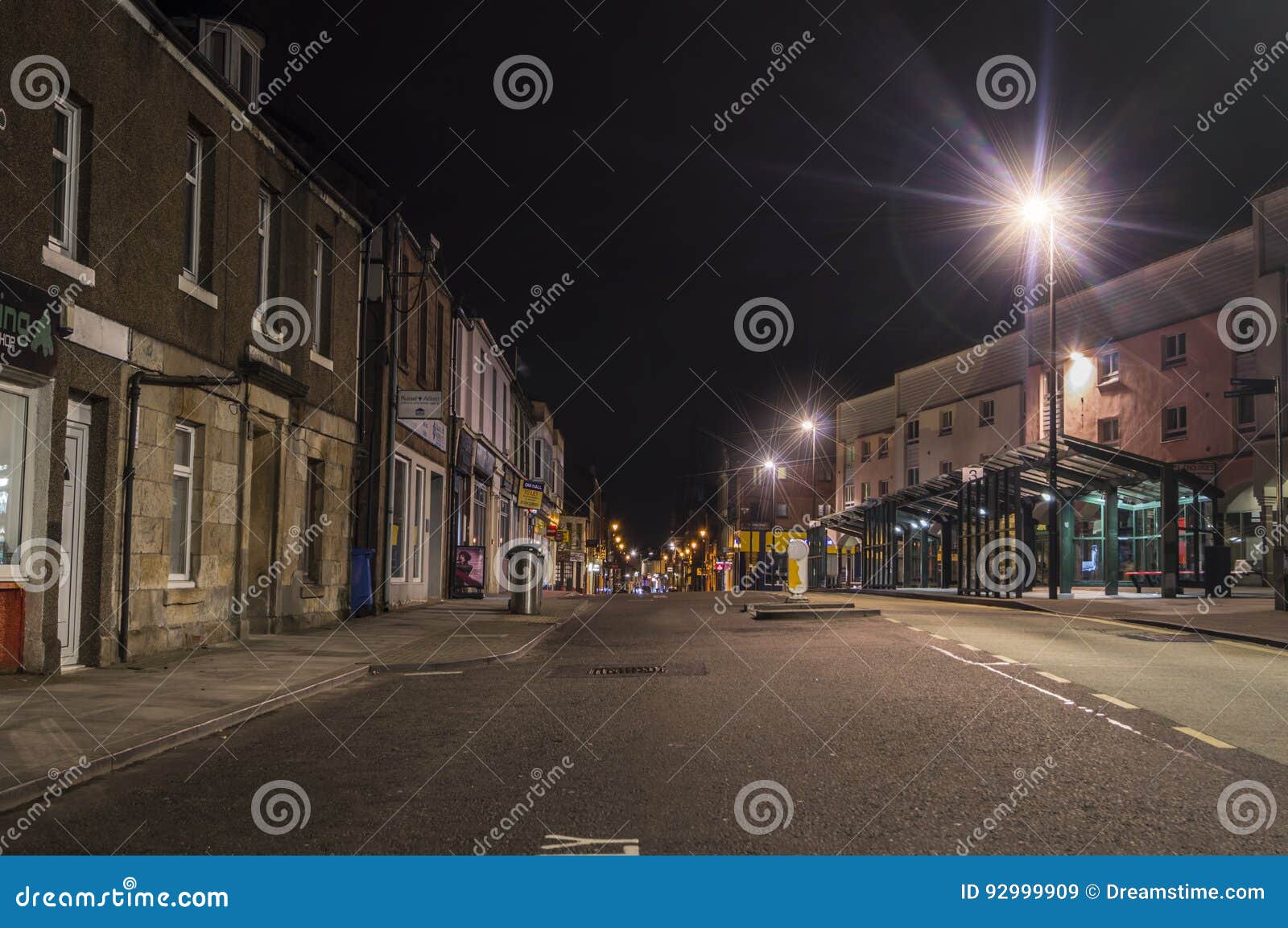 Alloa Town by night editorial stock image. Image of street - 92999909