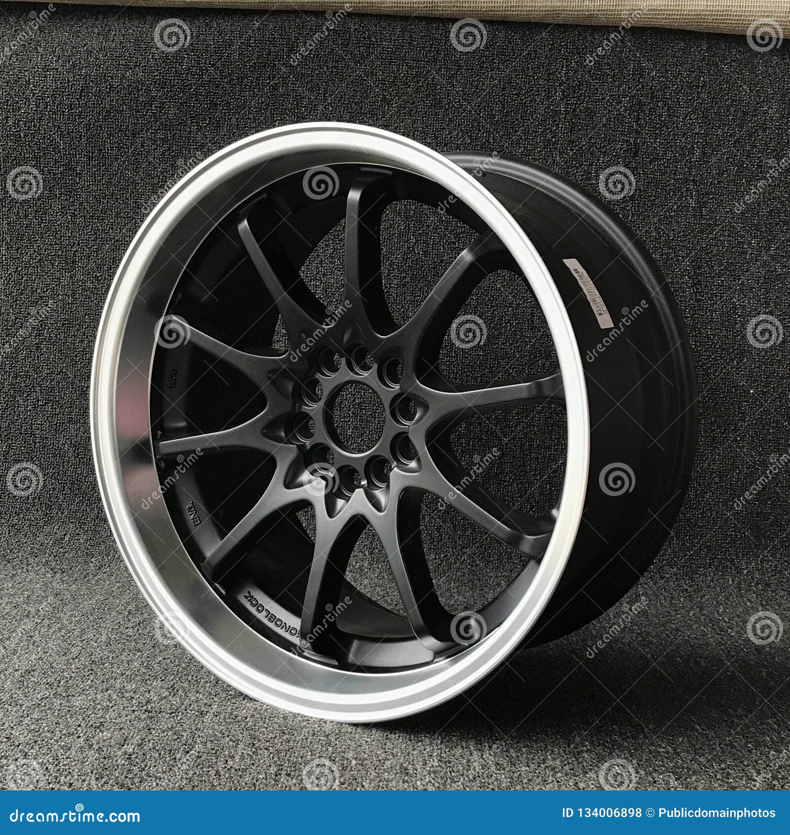 Alloy Wheel, Wheel, Motor Vehicle, Spoke Picture. Image: 134006898