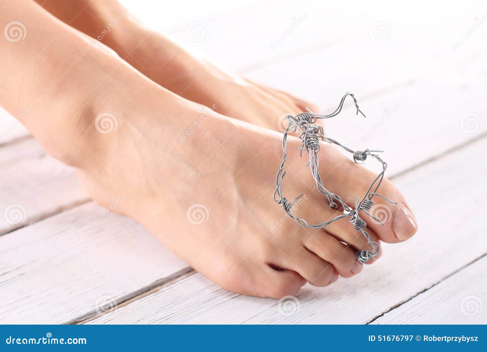 Alluce, piede facente male immagine stock. Immagine di pungente - 51676797