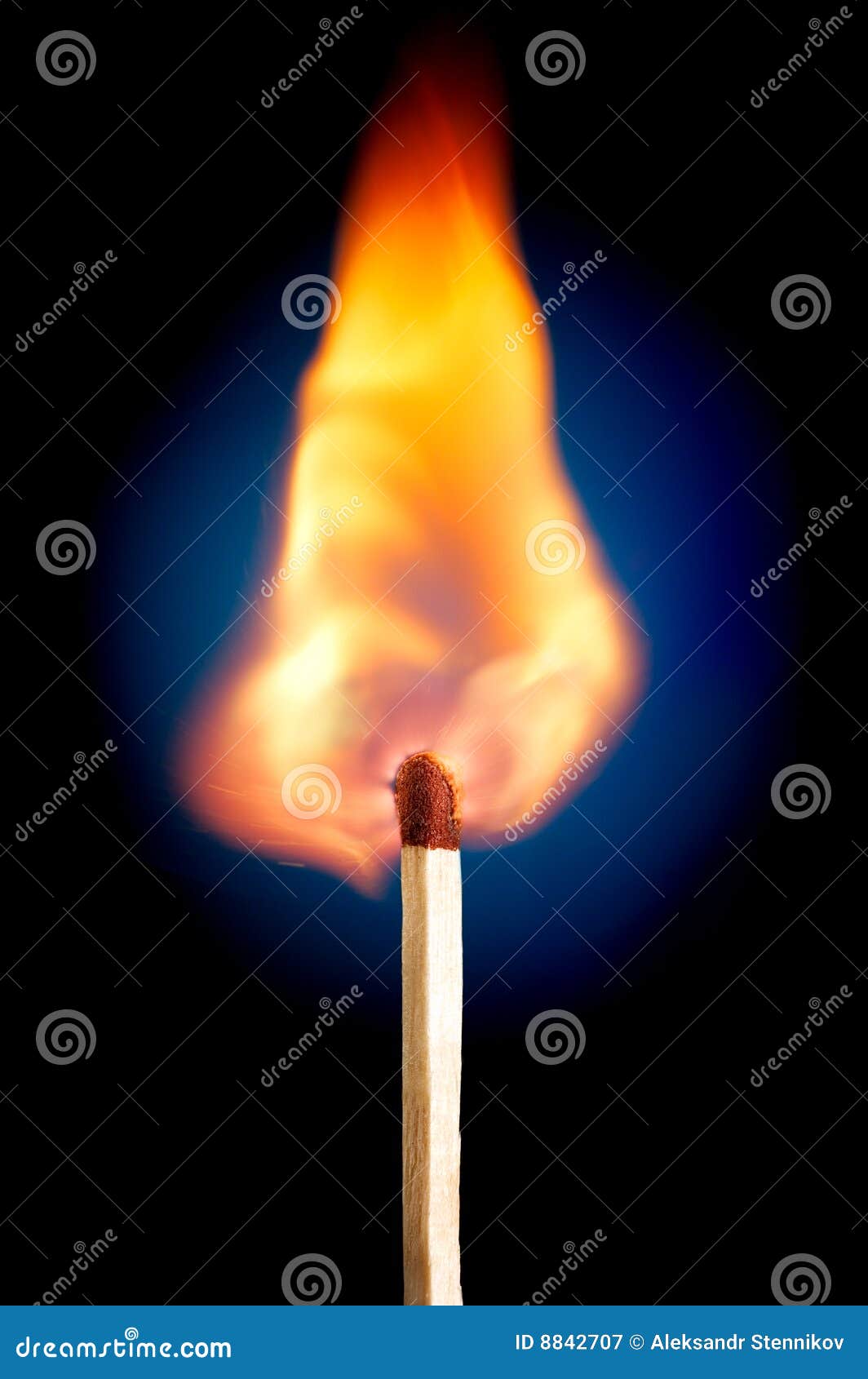 Allumette image stock. Image du rougeoyer, bleu, brûlure - 8842707