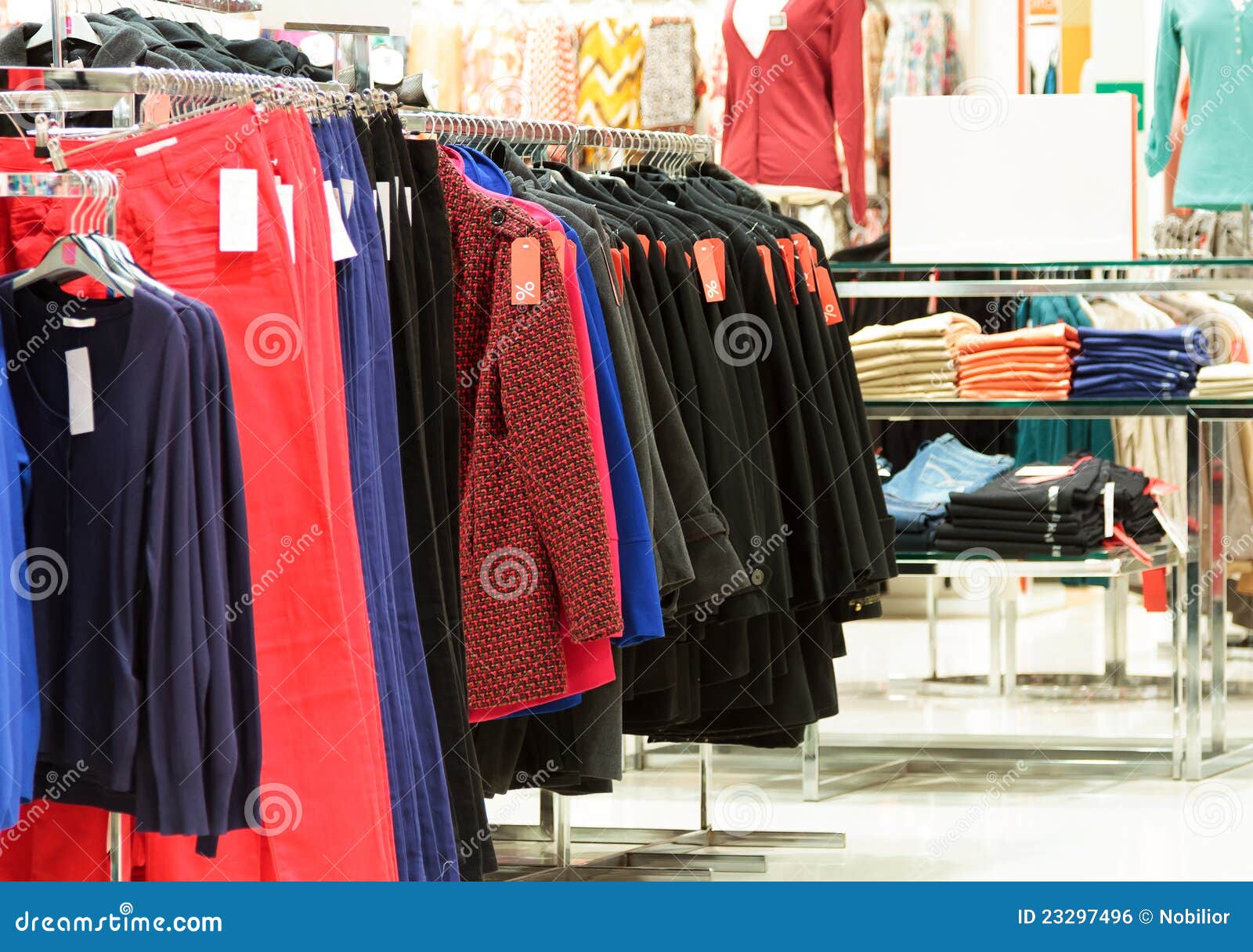 Almacén de ropa foto de archivo. Imagen de manera, elegancia - 23297496