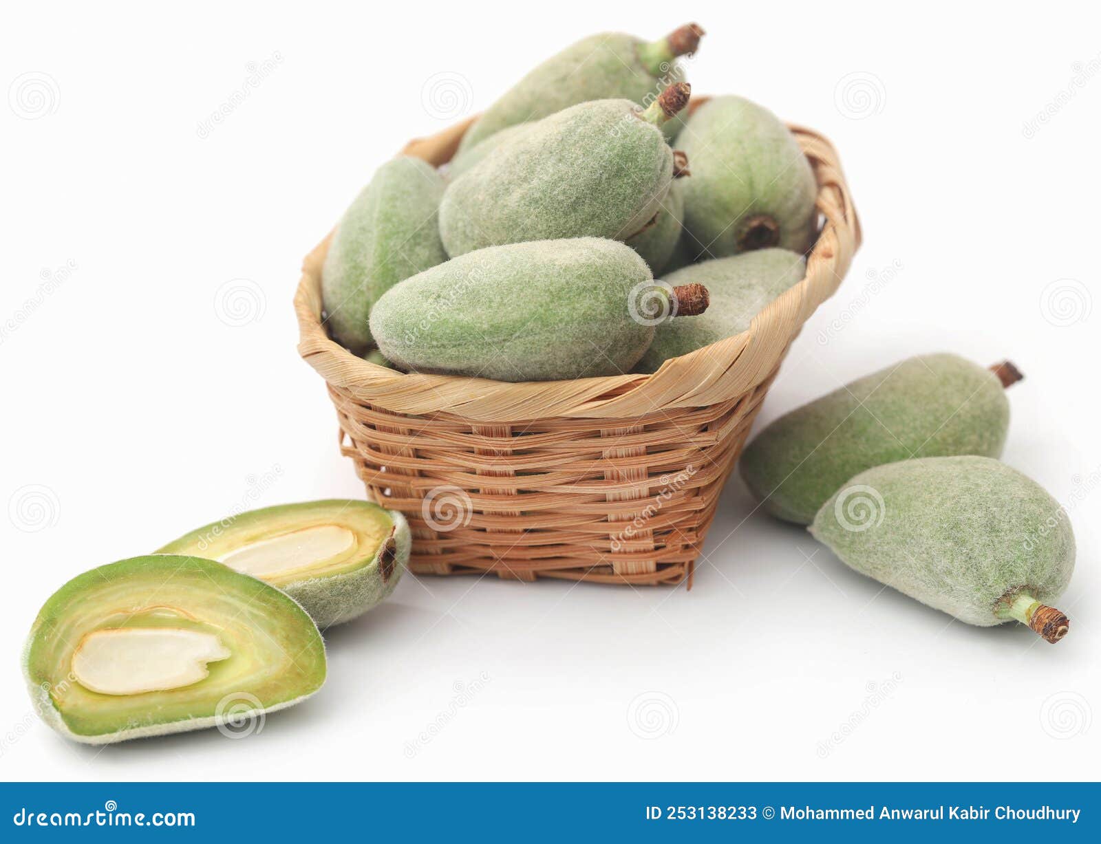 Almendra verde imagen de archivo. Imagen de fresco, fruta - 253138233