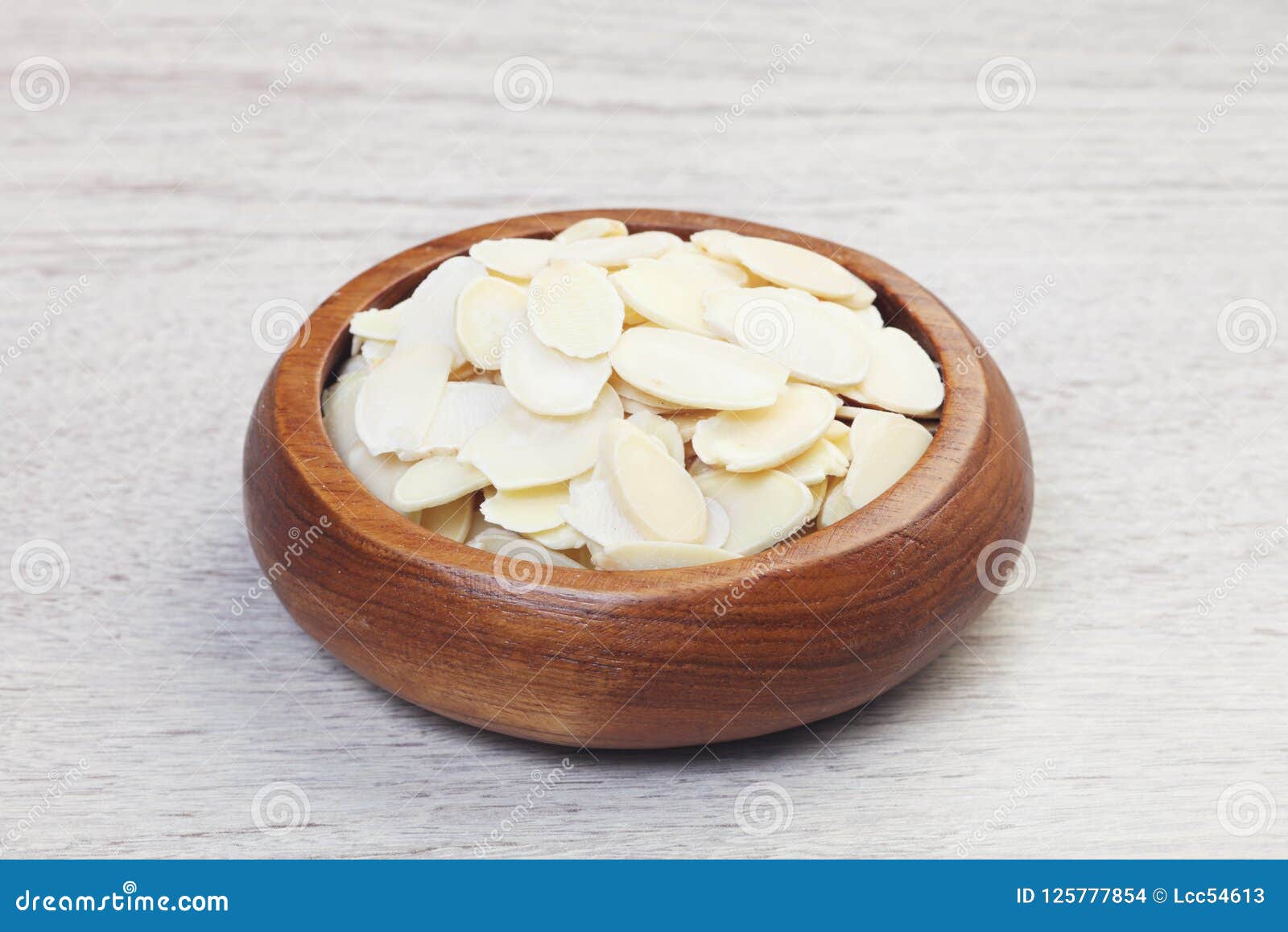 Almendras rebanadas foto de archivo. Imagen de germen - 125777854