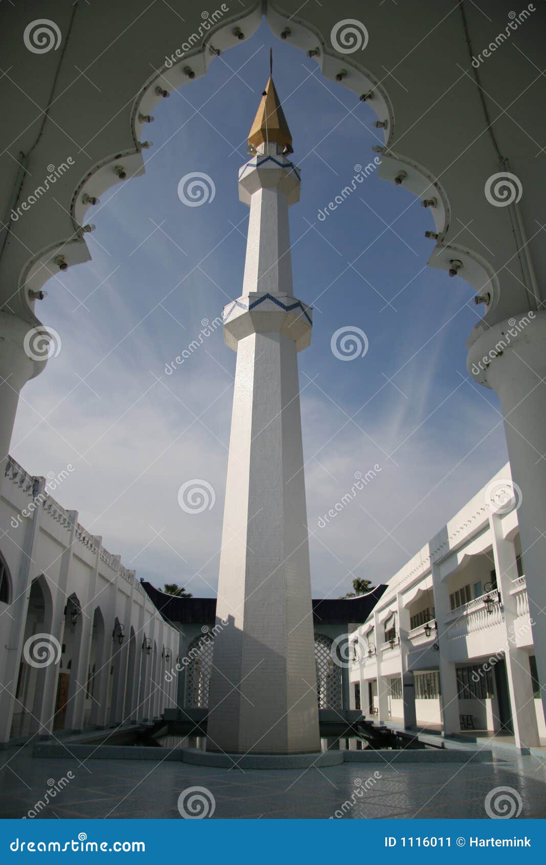 Alminar imagen de archivo. Imagen de azul, alto, mezquita - 1116011