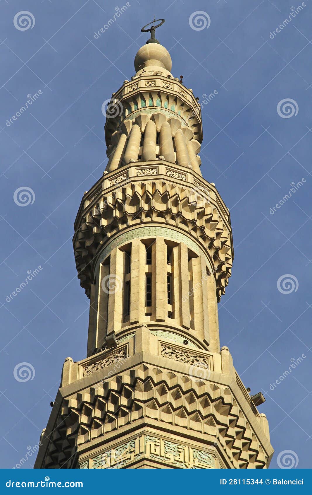 Alminar foto de archivo. Imagen de medio, mezquita, oriente - 28115344