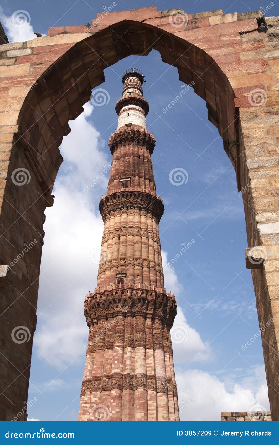 Alminar elevado imagen de archivo. Imagen de musulmanes - 3857209