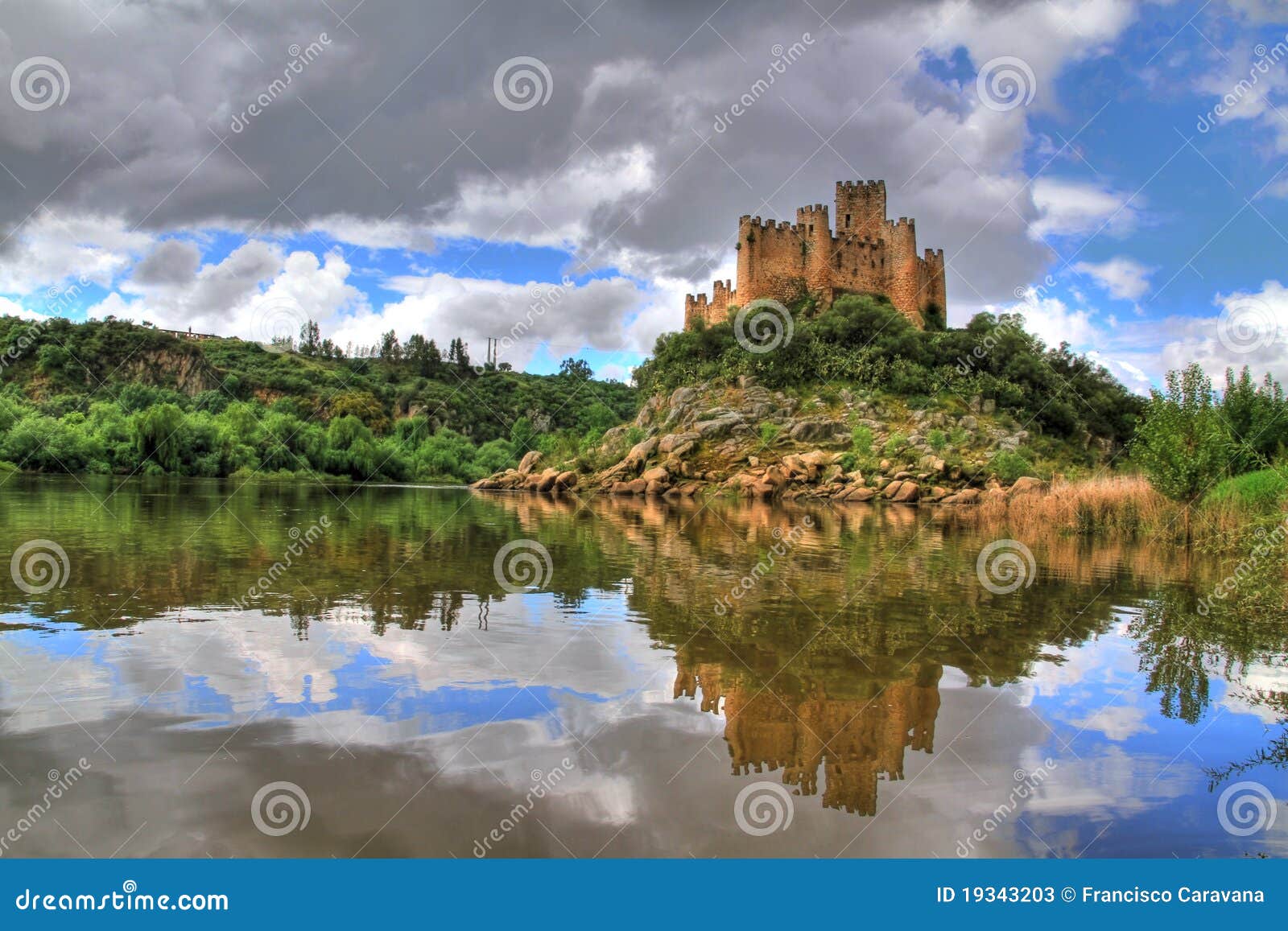 Almourol Castle stock image. Image of light, portugal - 19343203