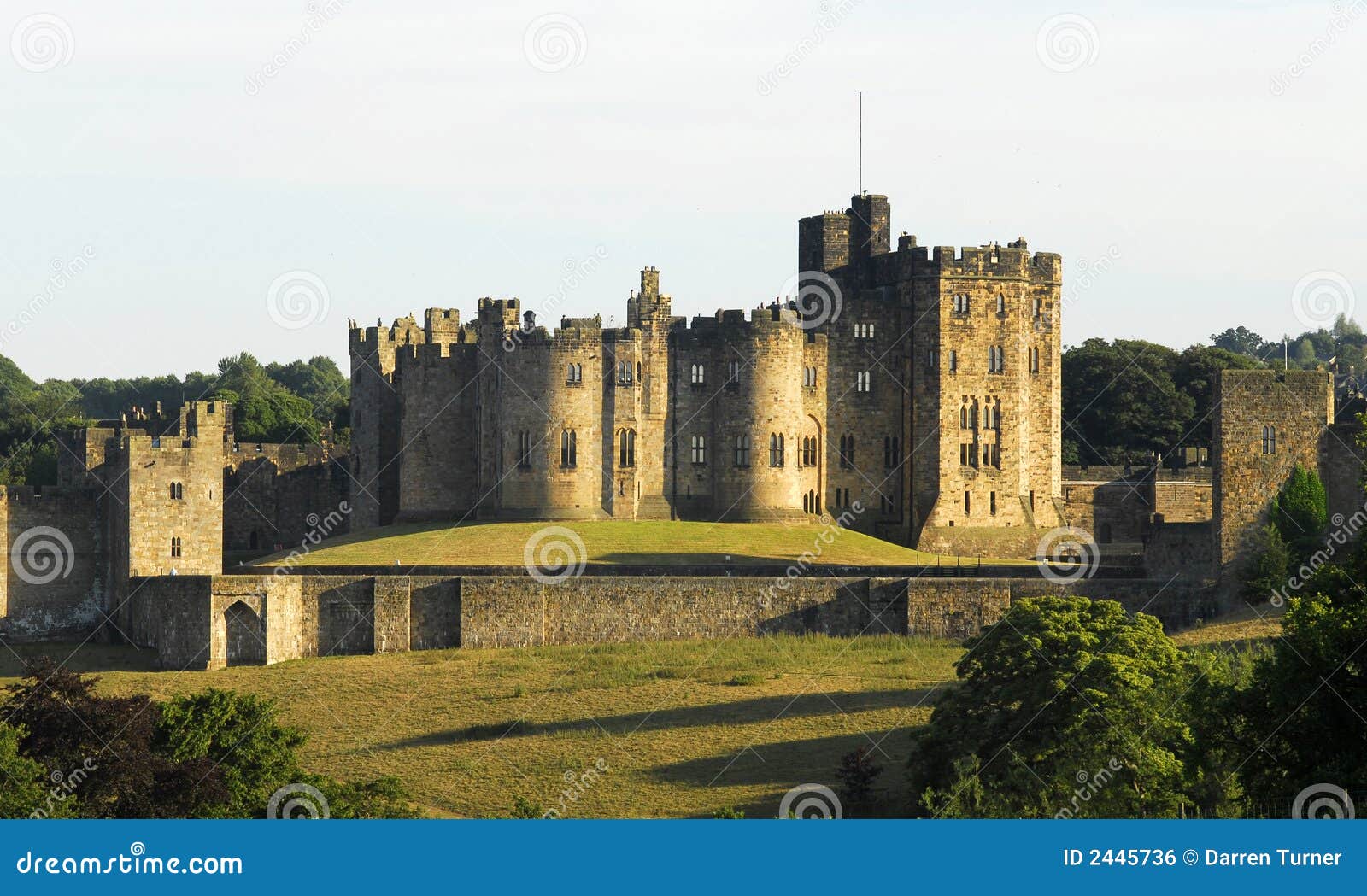 Alnwick Castle And Its Lion Bridge Stock Photography | CartoonDealer ...