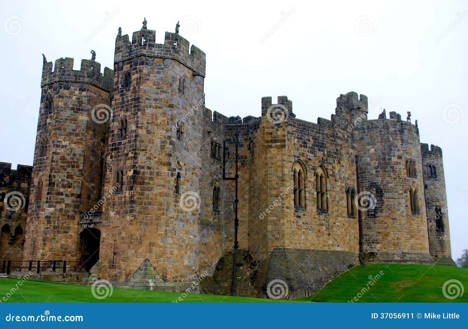 Alnwick Castle stock image. Image of alnwick, harry, hogwarts - 37056911