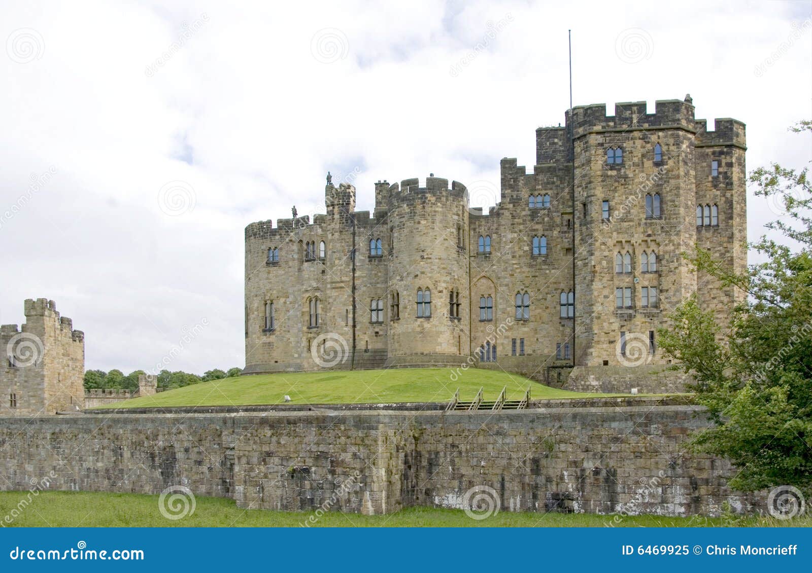 Alnwick Castle Main Building Stock Image - Image of architecture ...
