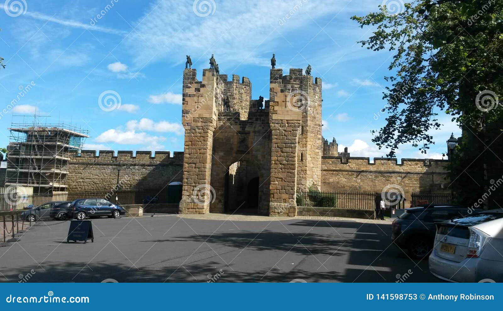 Alnwick Castle on a Sunny Day Editorial Stock Photo - Image of views ...