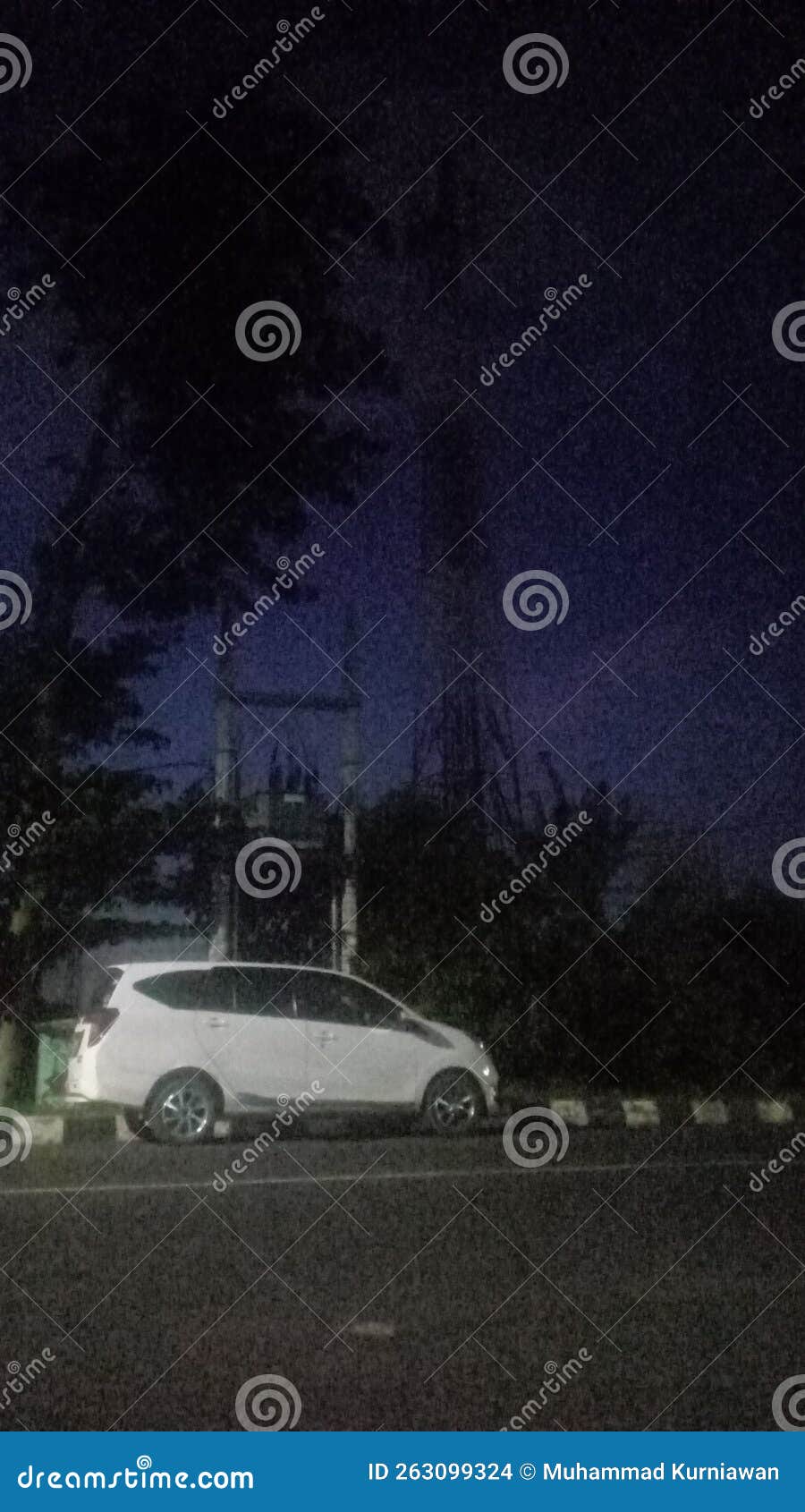 Alone Car at Night on the Street Stock Photo - Image of darkness ...