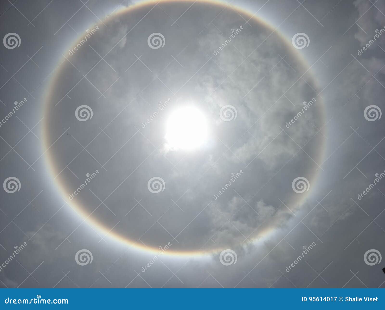 Alone Di the Sun, Corona Del Sole Immagine Stock - Immagine di luminoso ...