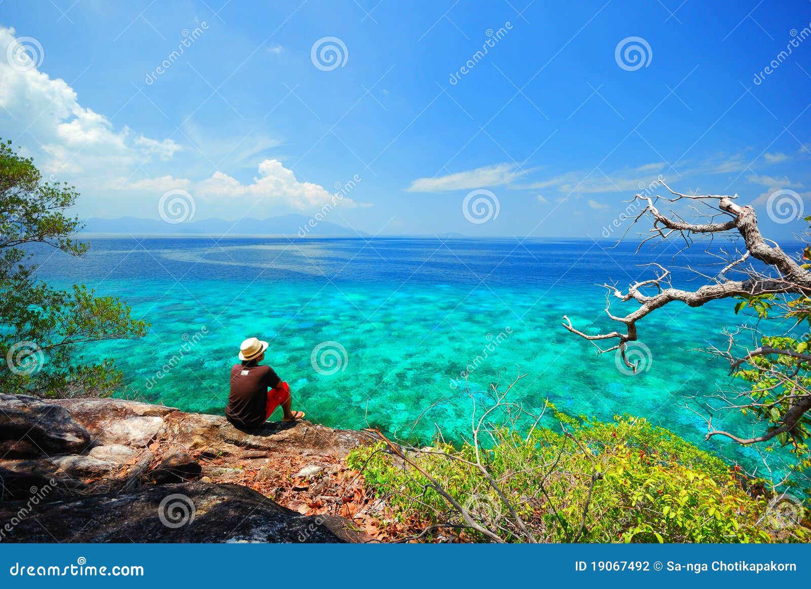 Alone in the island editorial photography. Image of vacation - 19067492