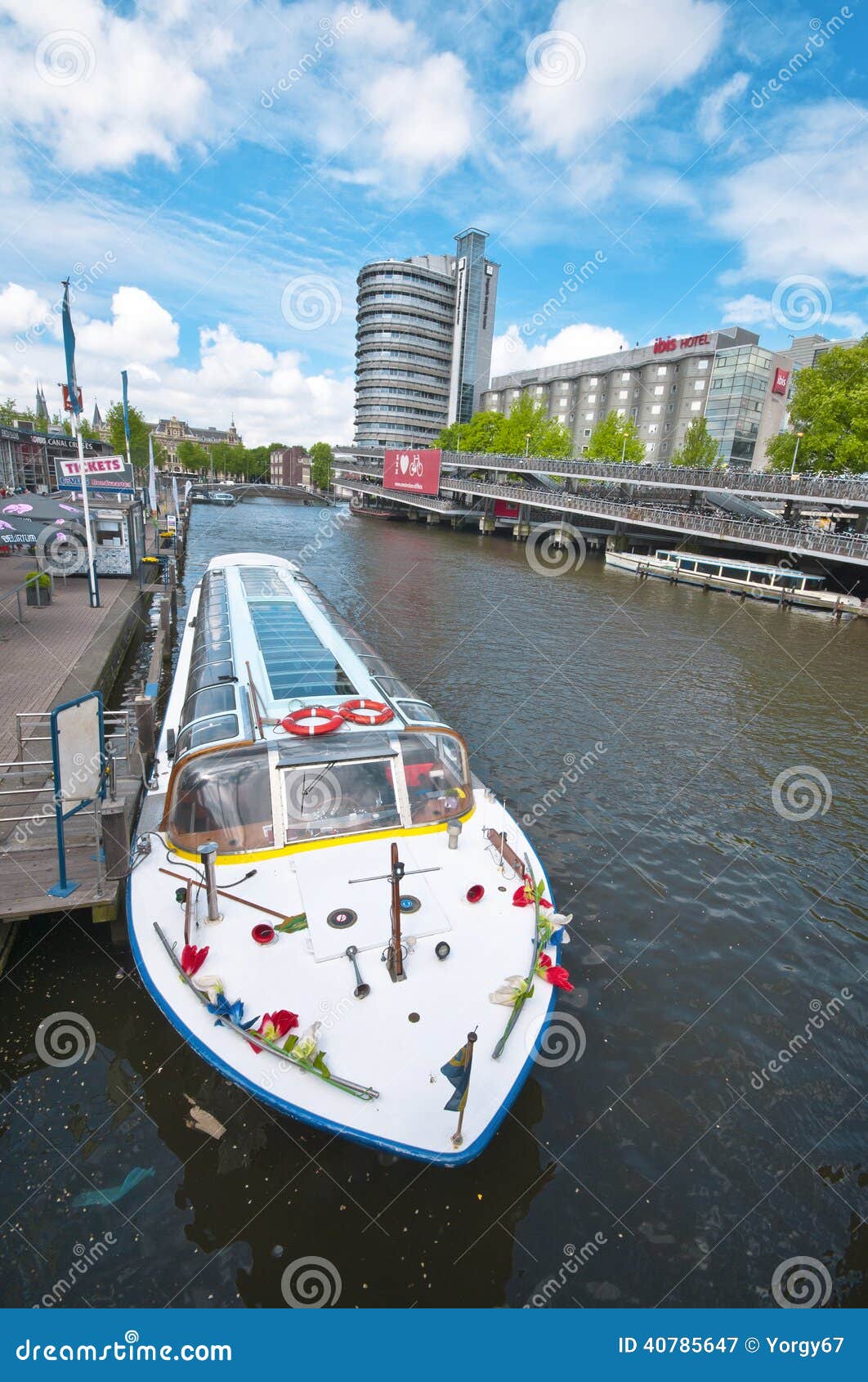 Along Amsterdam Channels editorial photography. Image of daylight ...
