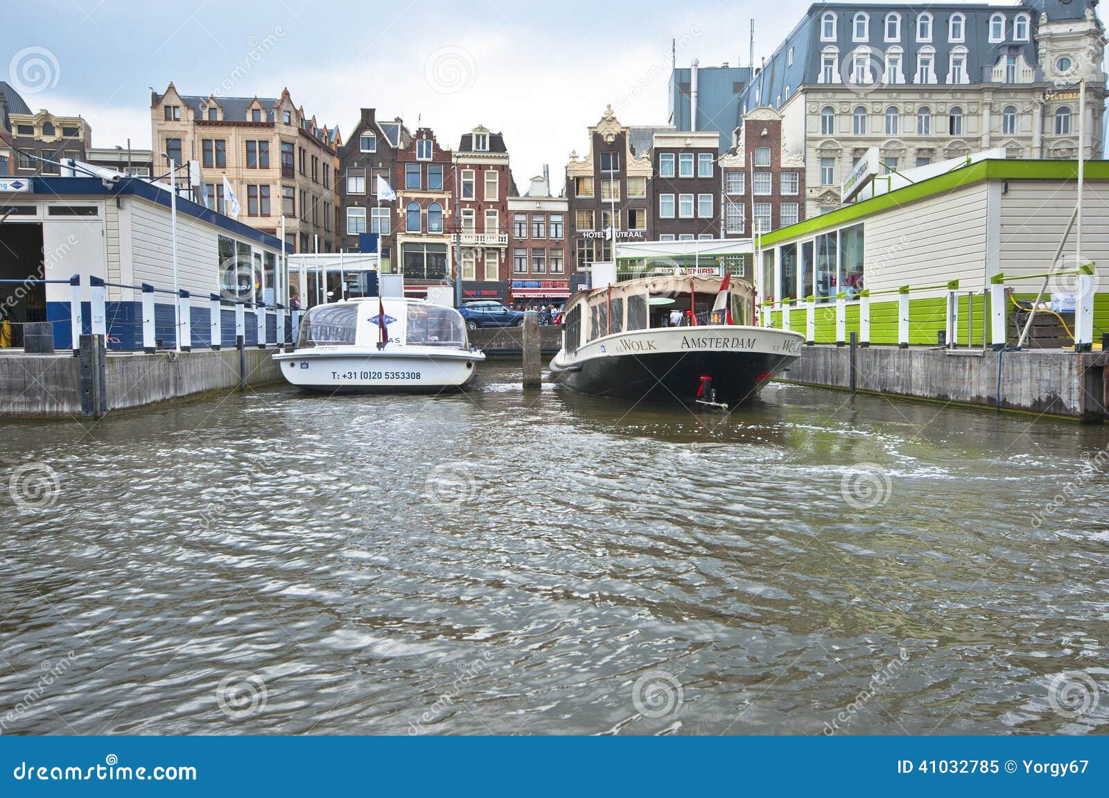 Along Amsterdam Channels editorial image. Image of channels - 41032785