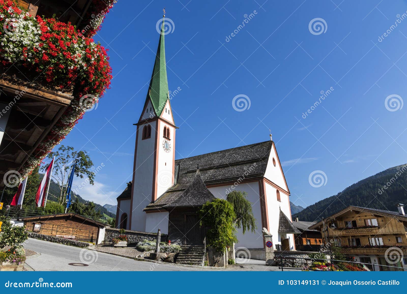 Alpbach, Oostenrijk redactionele foto. Image of traditioneel - 103149131
