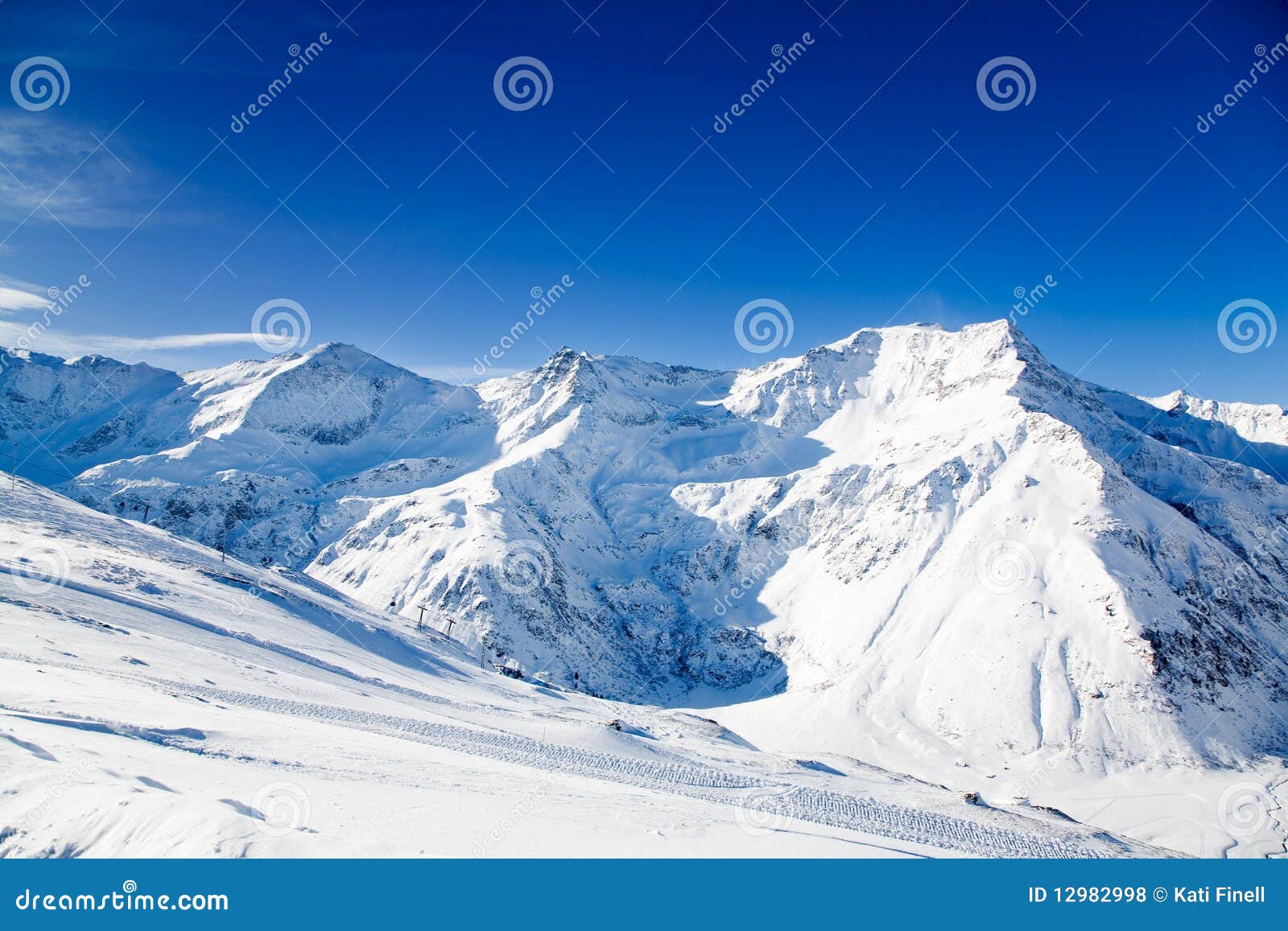 Alpen im Winter stockfoto. Bild von freizeit, draussen - 12982998