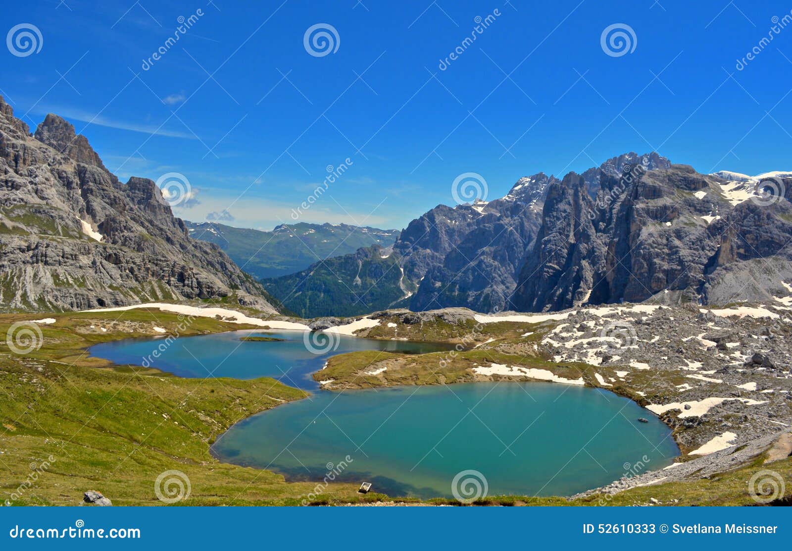Alpen, Seen in den Bergen stockbild. Bild von landschaft - 52610333