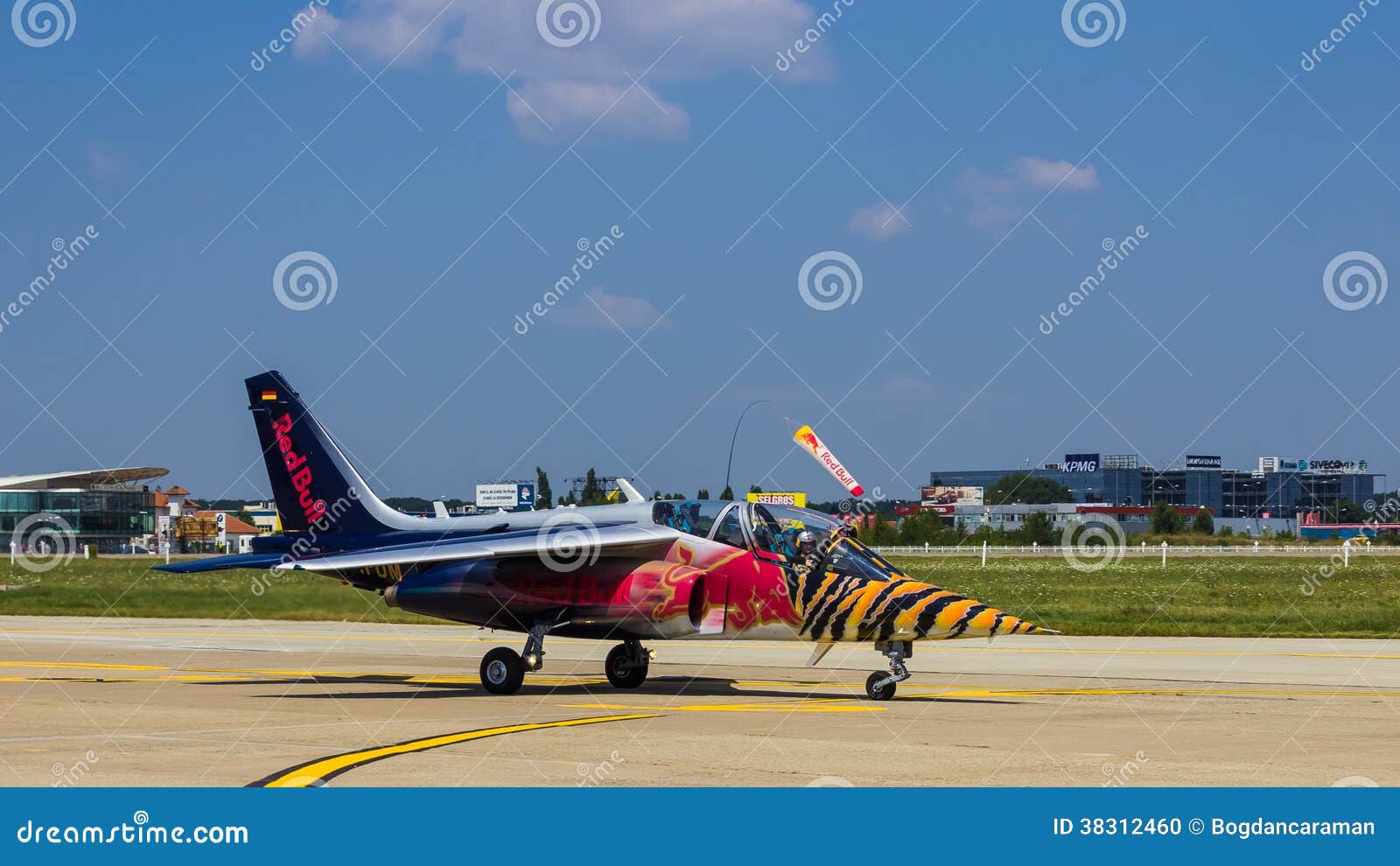Alpha Jet dei tori di volo immagine editoriale. Immagine di aria - 38312460