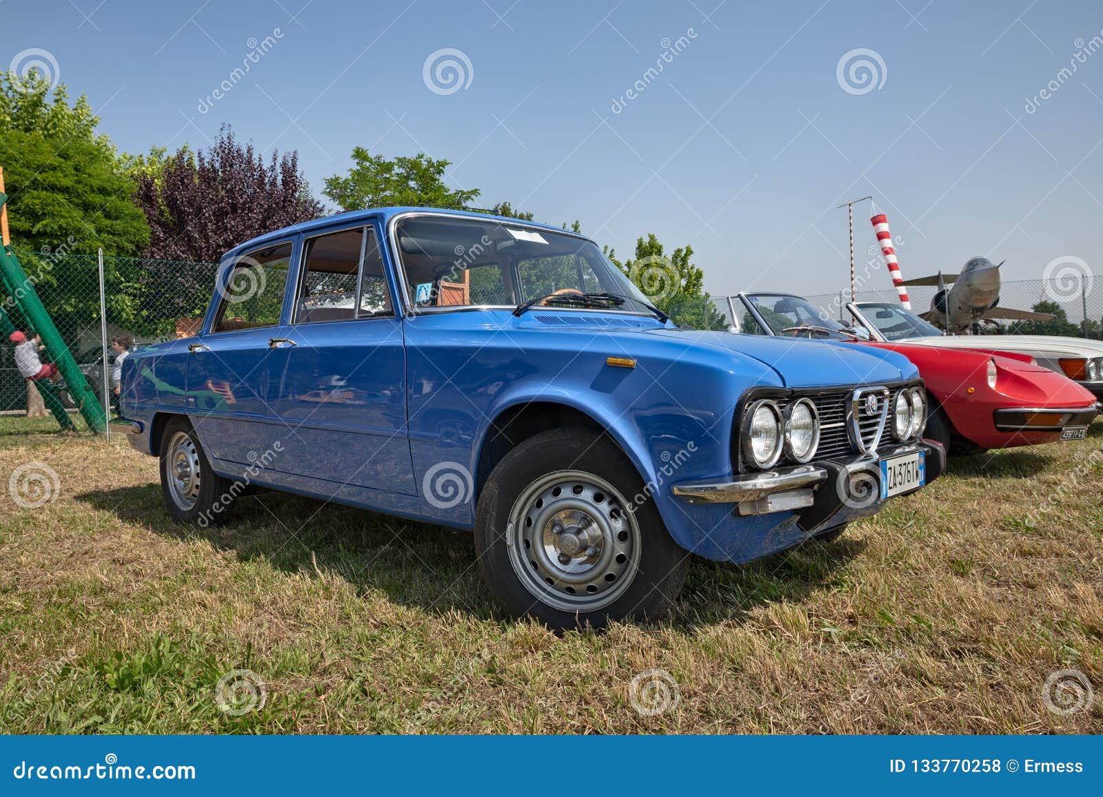 Alpha Romeo Giulia Nuova Super 1300 De Cru Photo stock éditorial ...