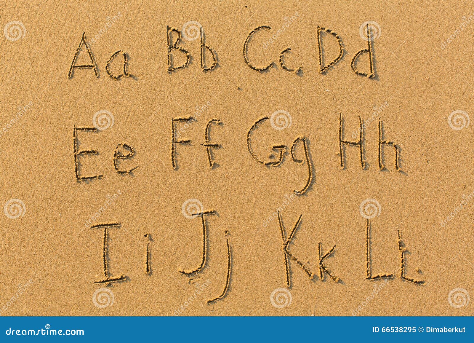 Alphabet Gezeichnet Auf Den Sand Eines Strandes Stockbild - Bild von ...