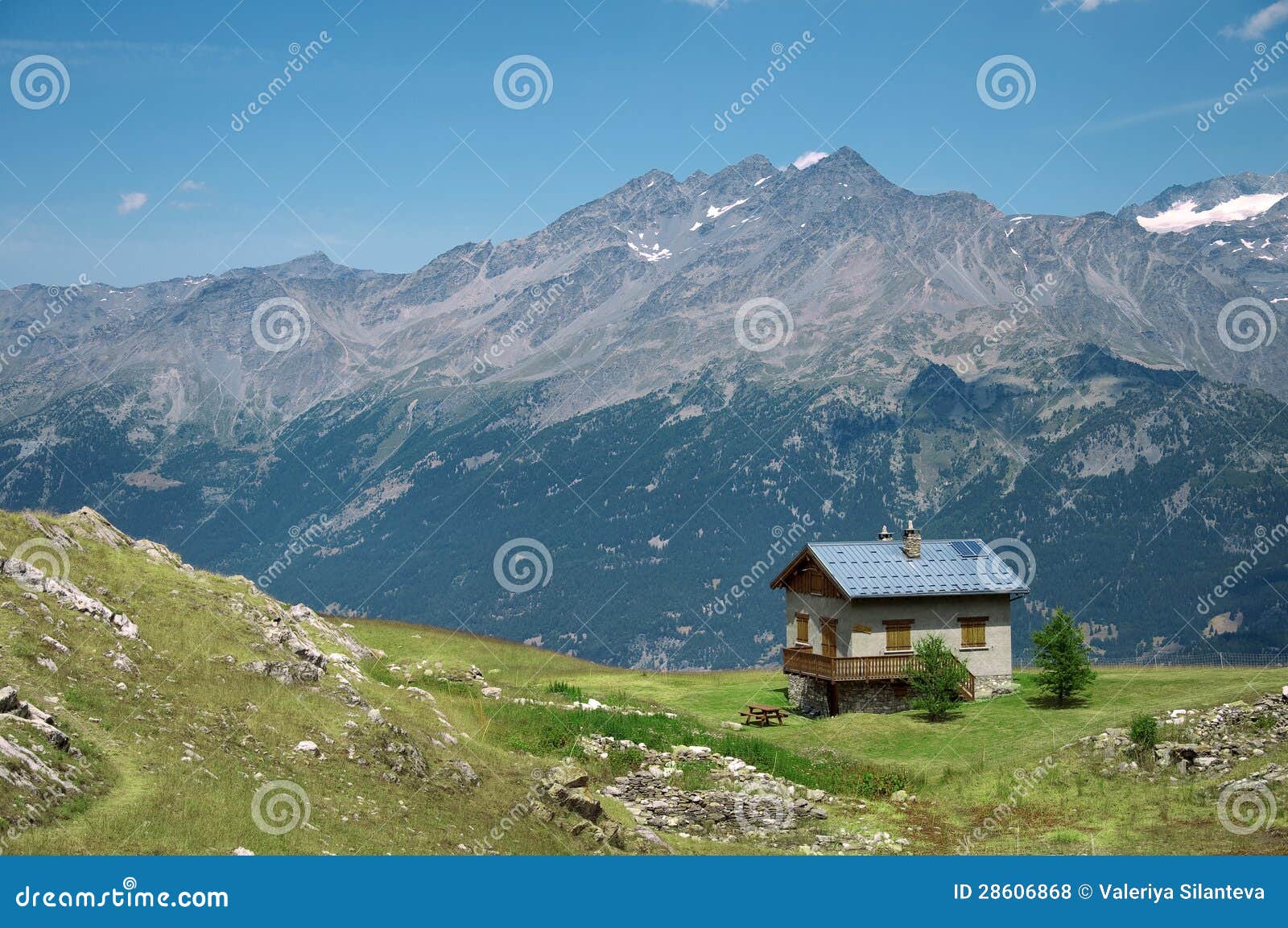 Alpi fotografia stock. Immagine di cielo, roccie, domestico - 28606868