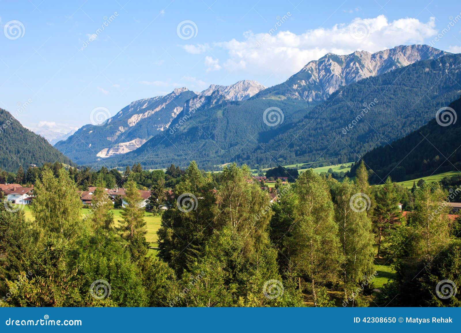 Alpi in Baviera fotografia stock. Immagine di montagna - 42308650