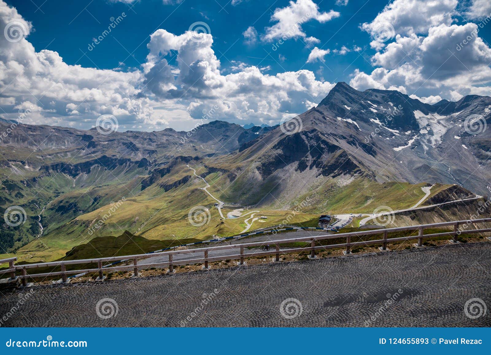 Alpiene Panorama En Mening Van De Edelweisspitze-berg Stock Afbeelding ...