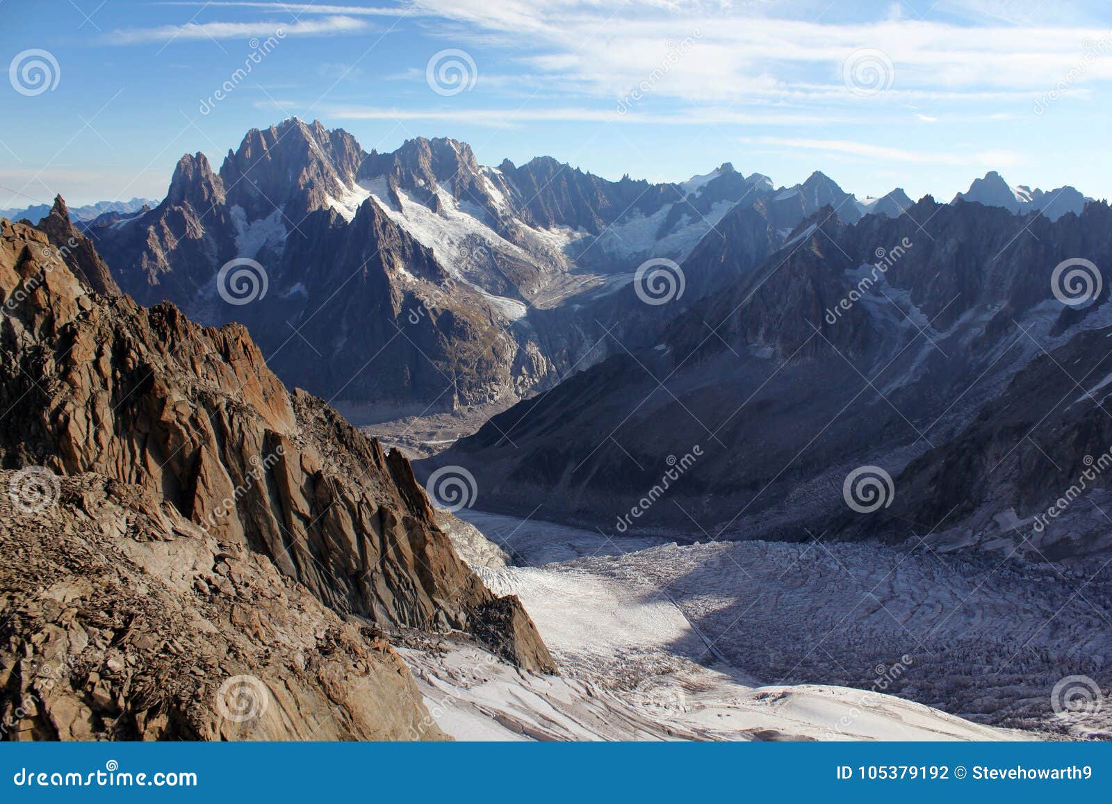 Alpiene Vallei stock foto. Image of frans, bergen, alpien - 105379192