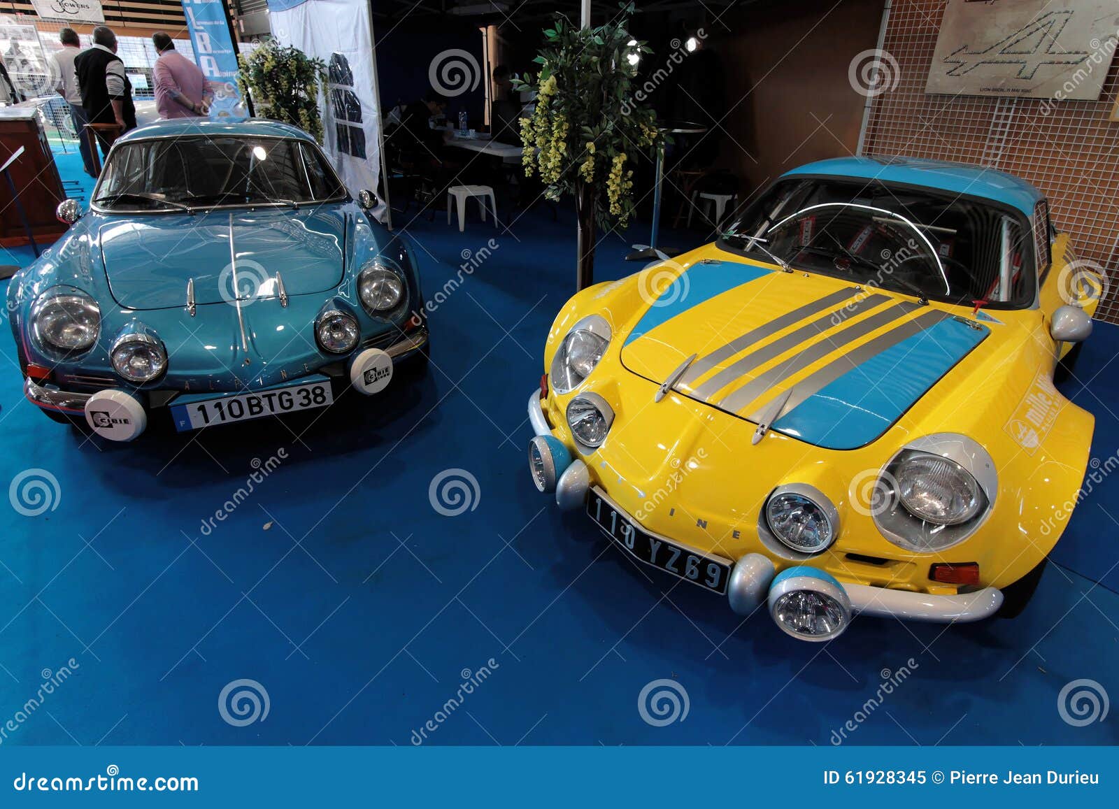 Alpin-Renault image éditorial. Image du visite, gens - 61928345