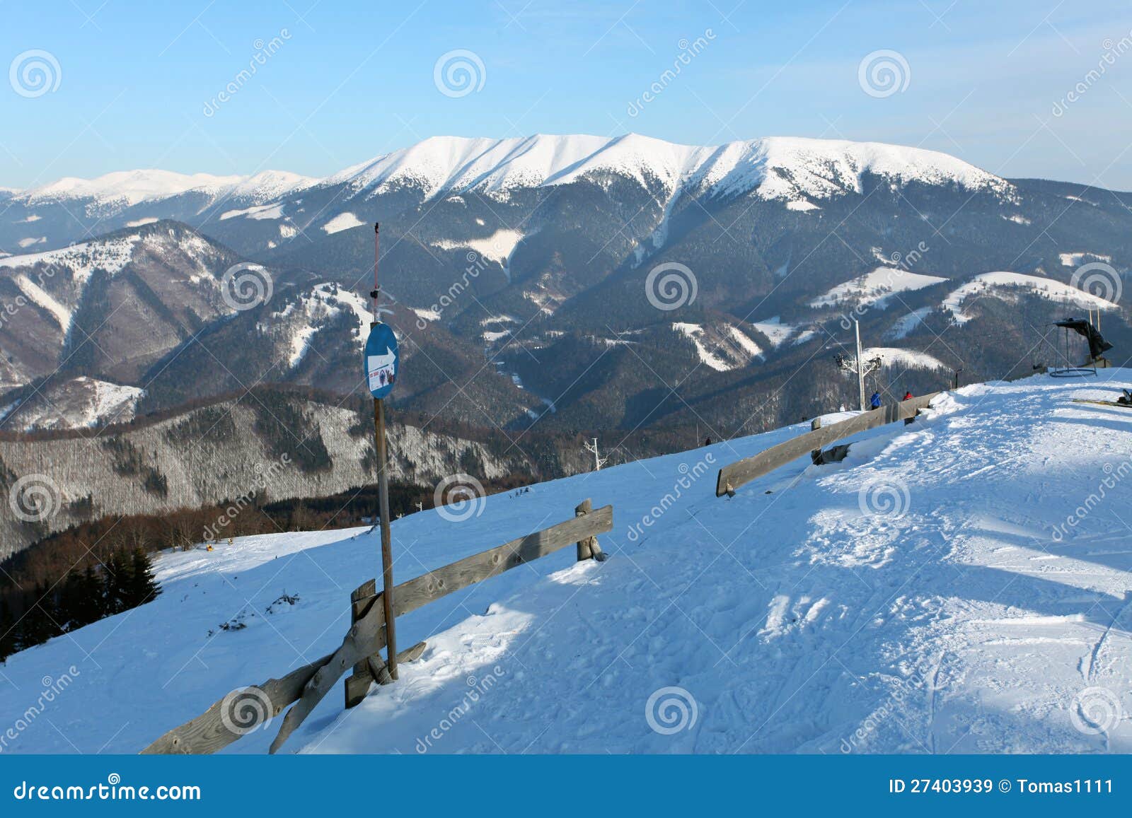 Alpine Berge Unter Dem Schnee Im Winter Stockbild - Bild von januar ...
