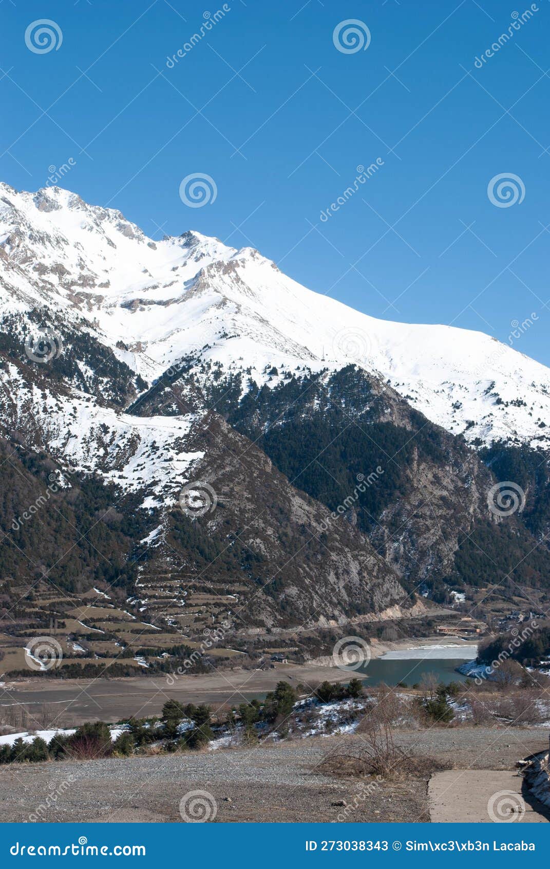Alpine Lake Reflecting Stunning Mountain Range Stock Image - Image of ...