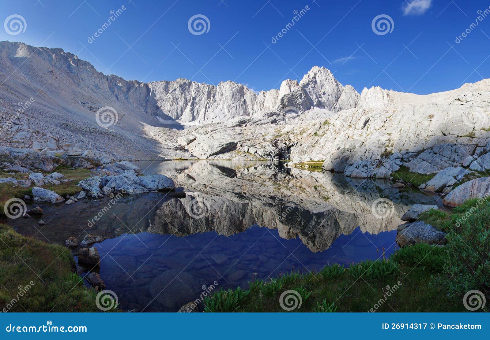 Alpine Lake Reflection stock image. Image of cliffs, vista - 26914317
