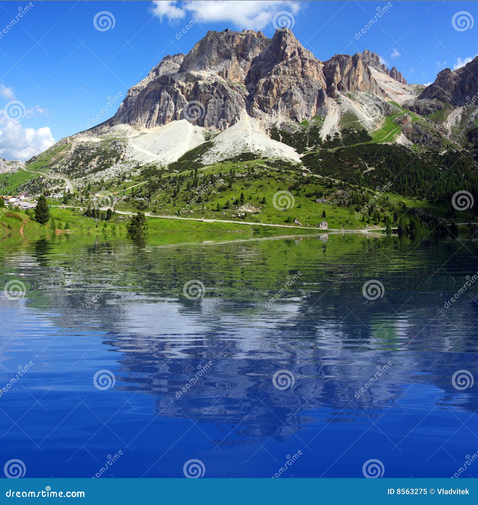 Alpine mountain lake stock image. Image of summer, spring - 8563275
