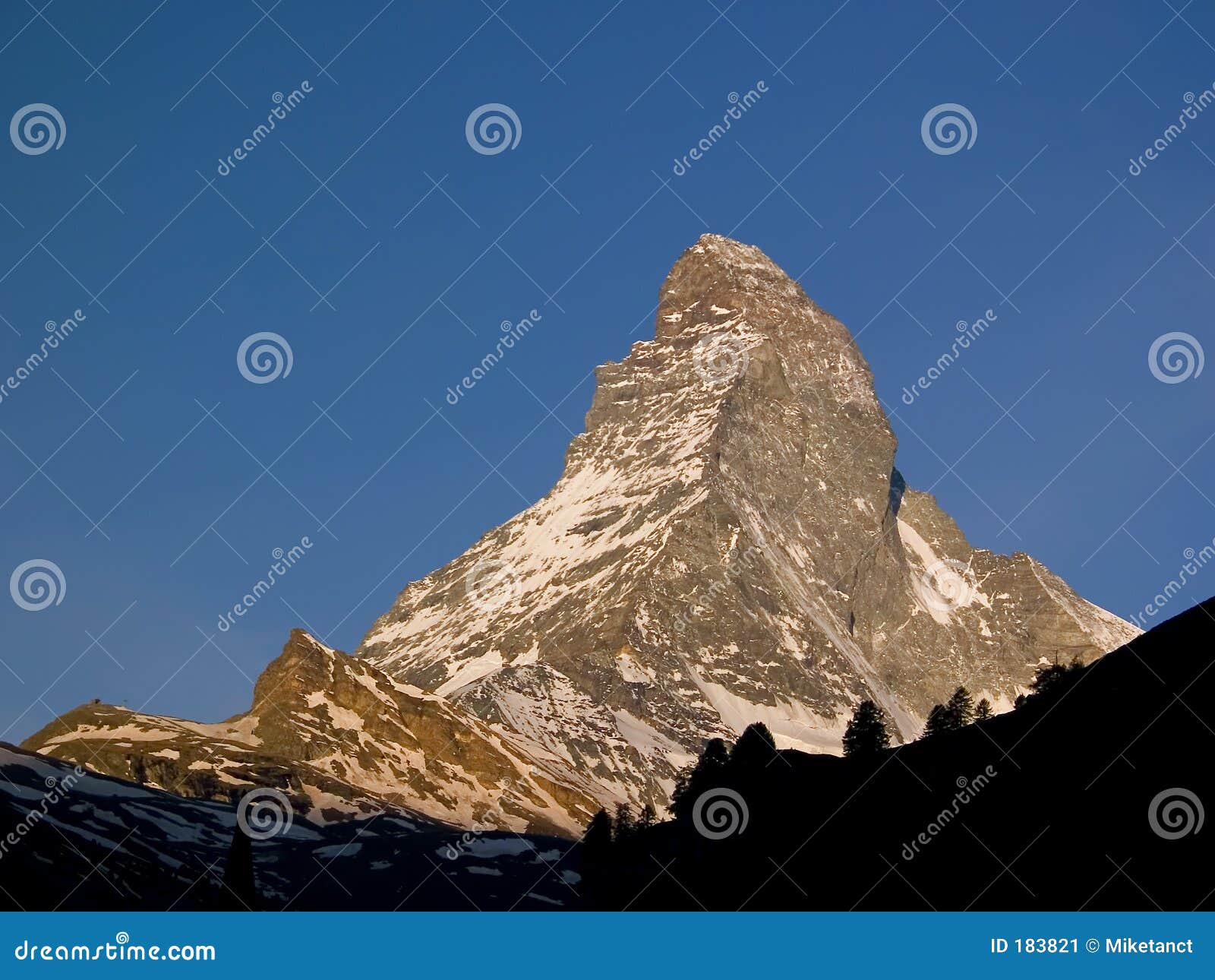 Alpine Mountain Peaks Gross Mythen, Klein Mythen And Haggenspitz ...