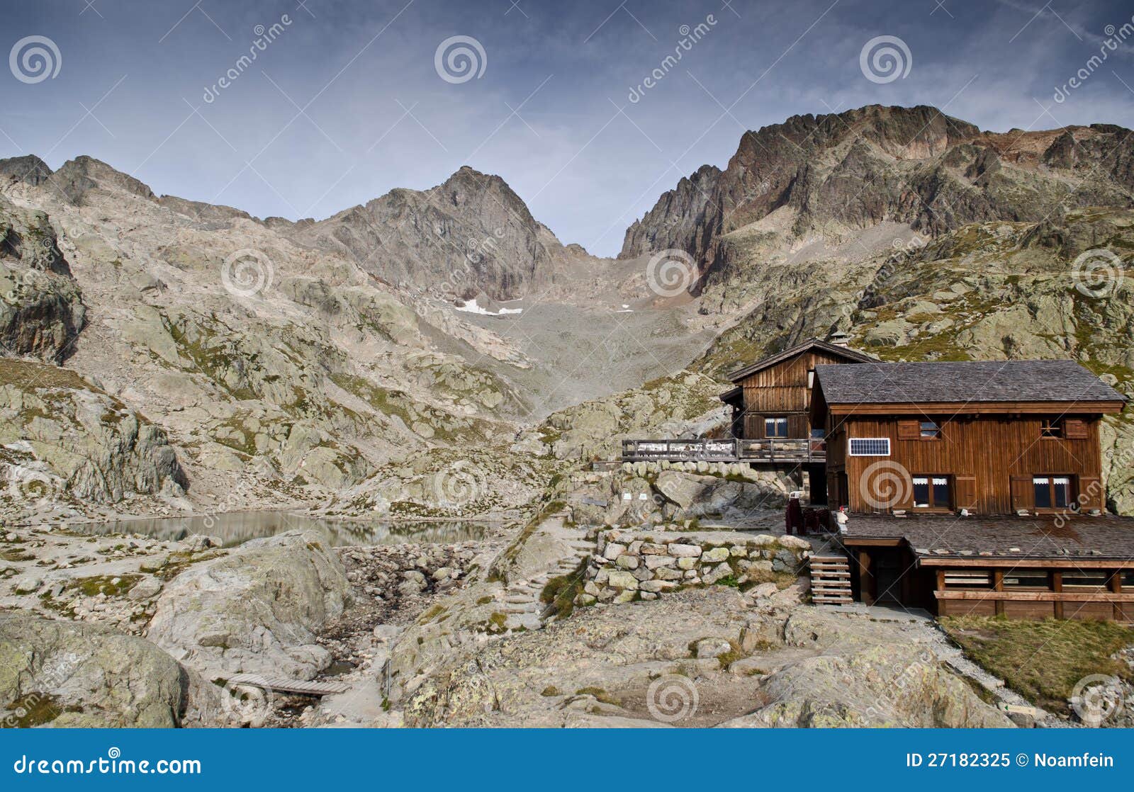 Alpine refuge hut stock image. Image of sightseeing, refuge - 27182325