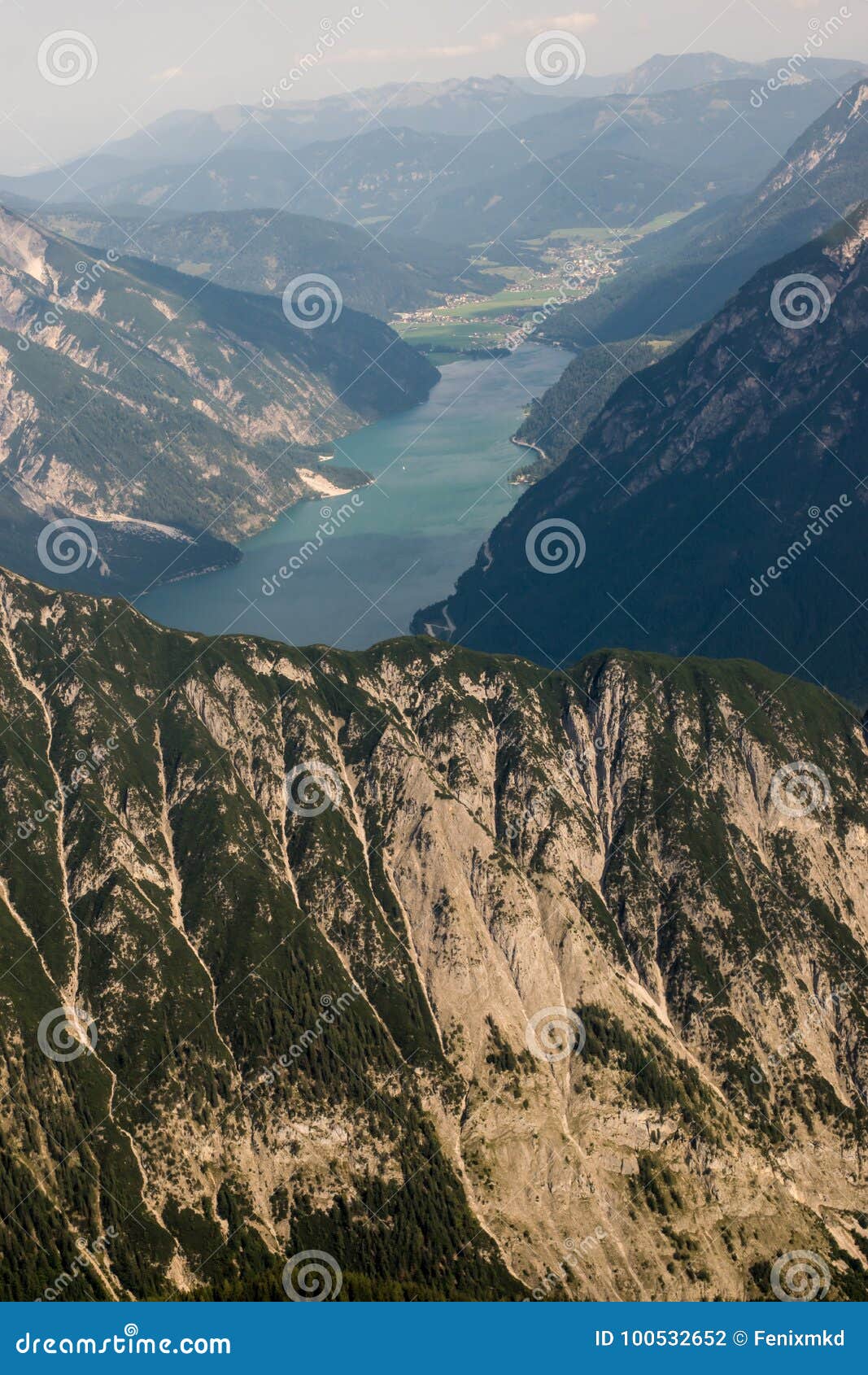 Alpines стоковое фото. изображение насчитывающей поля - 100532652